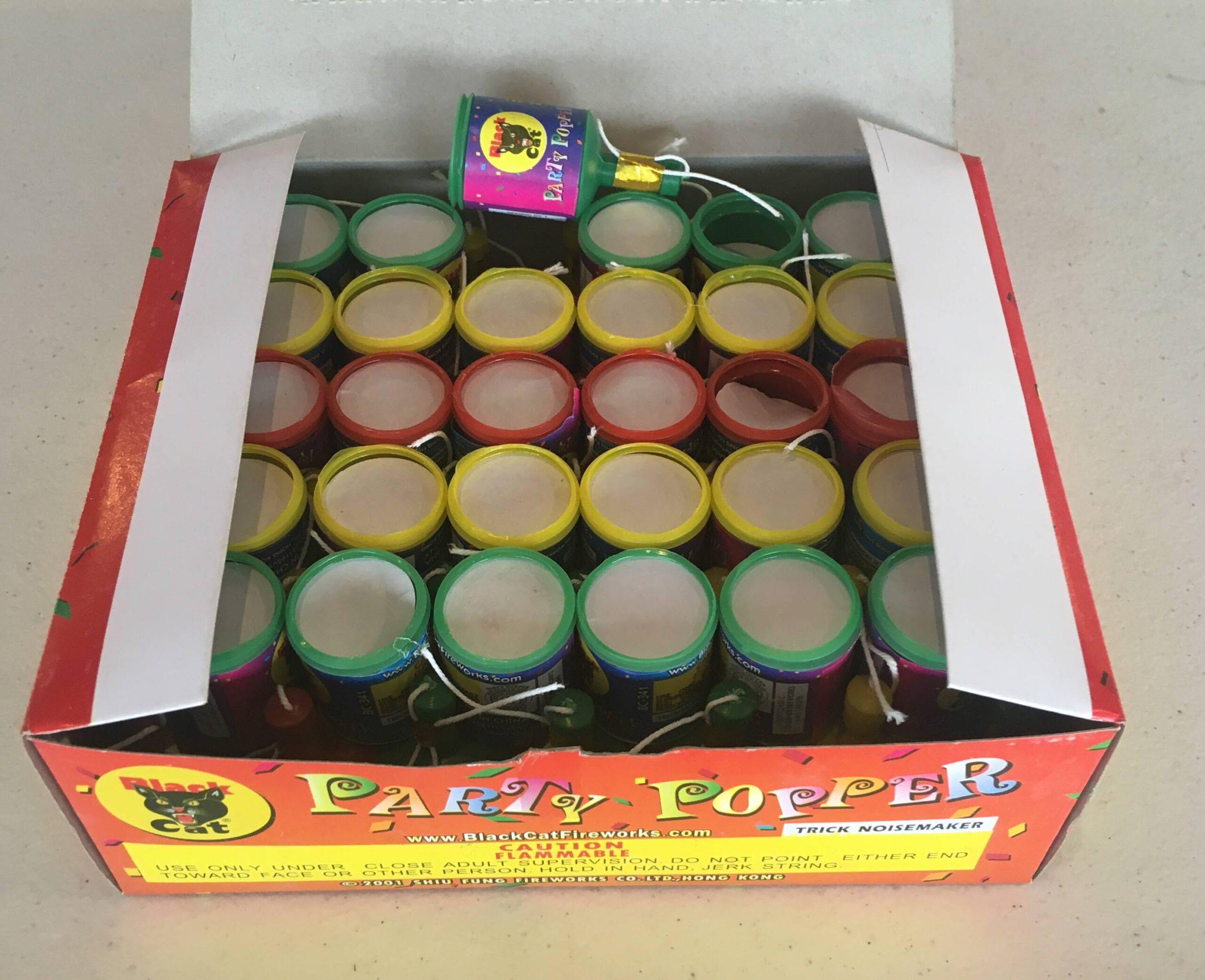 Black Cat Party Popper (Box of 72) – Bartz Fireworks